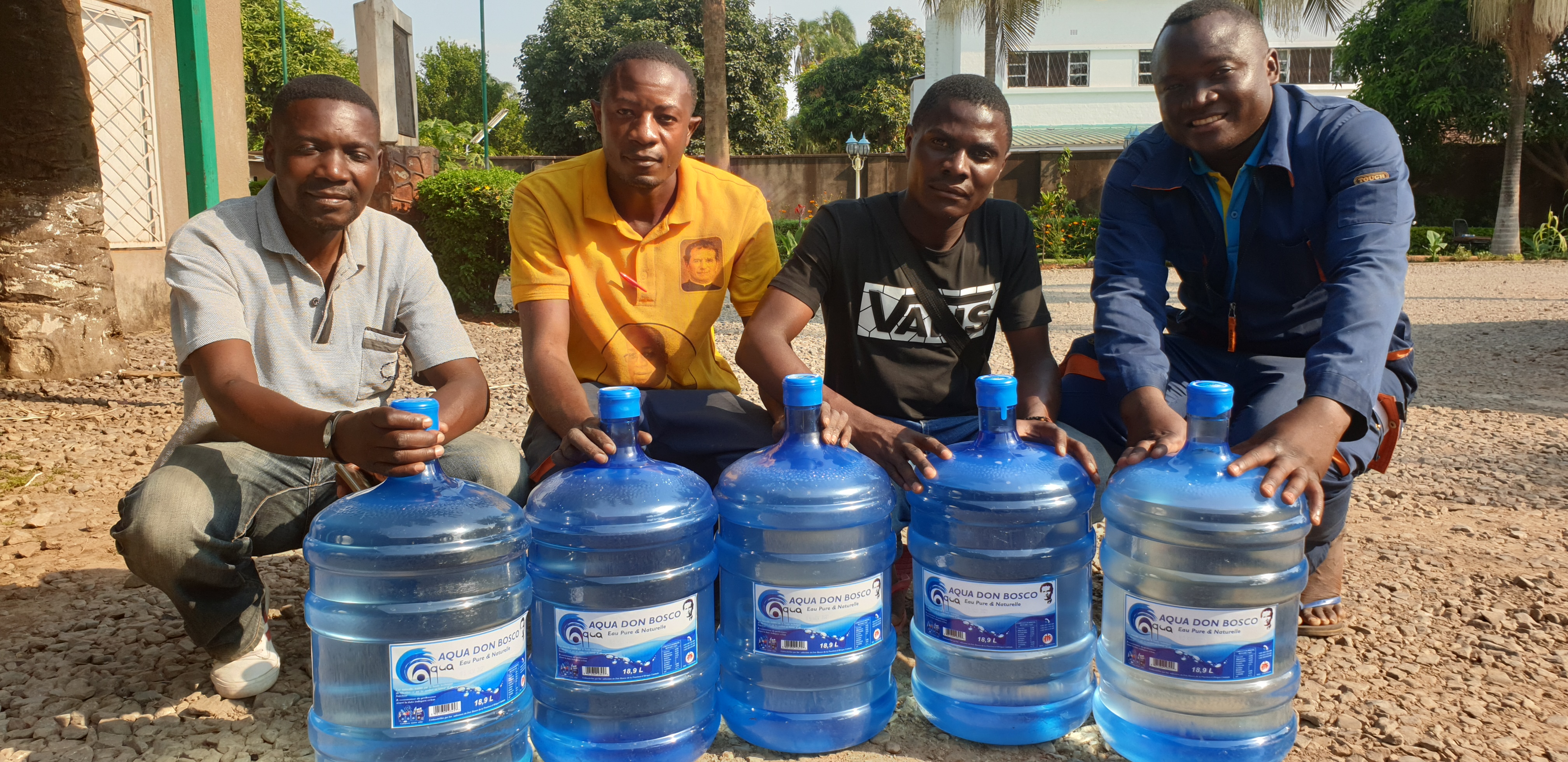 DR CONGO: Distributing bottled drinking water to people in need ...