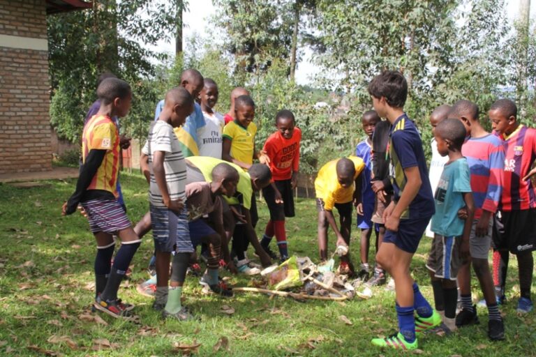 RWANDA: Students protect the environment